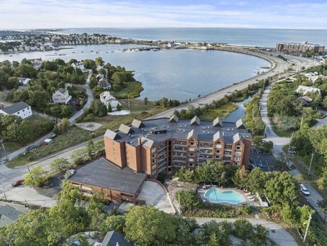 George Washington Blvd Apt,hull, Condo For Sale