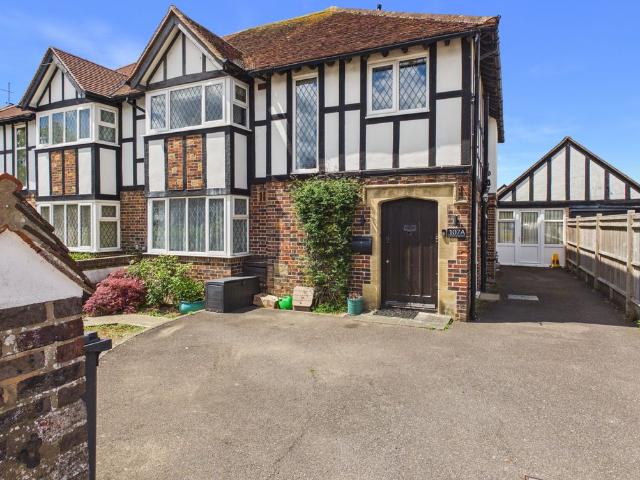 George V Avenue, Worthing BN11, 2 bed flat to rent, £1,600 pcm | PrimeLocation