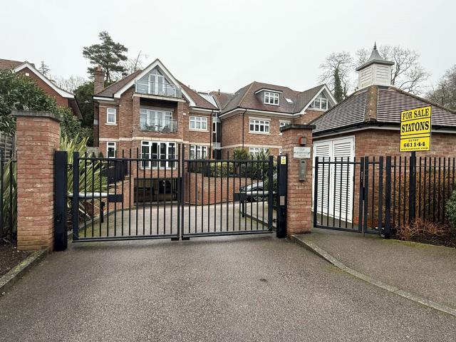 Georges Wood Road, Brookmans Park