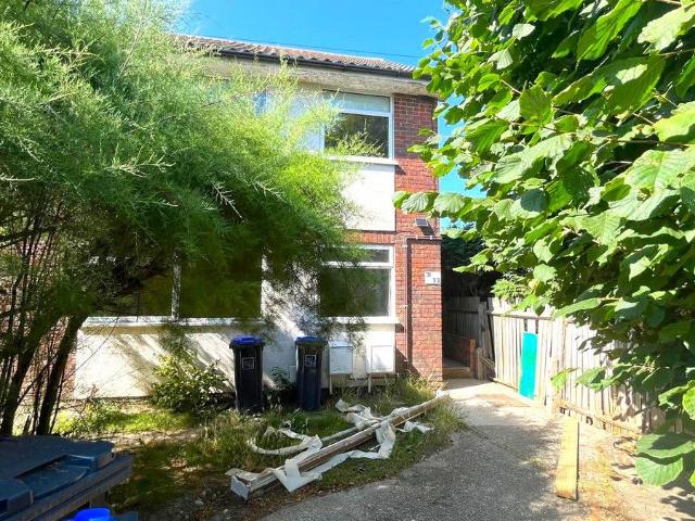 Georgia Avenue, Worthing BN14, 2 bed flat to rent, £1,400 pcm | PrimeLocation