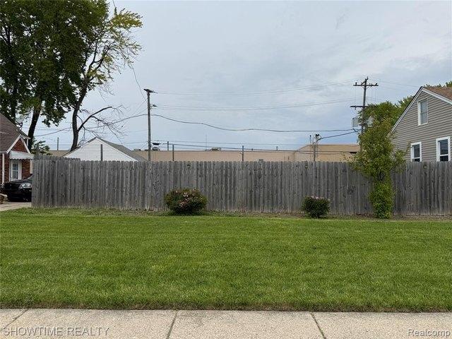 Georgia St, Roseville, MI 48066