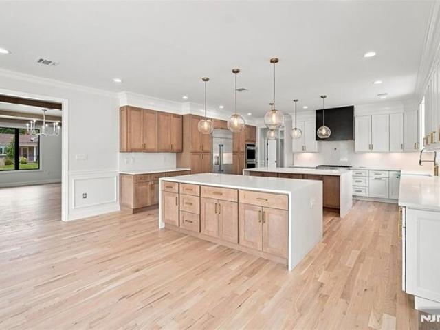 Georgian Dr, Paramus, Home For Sale