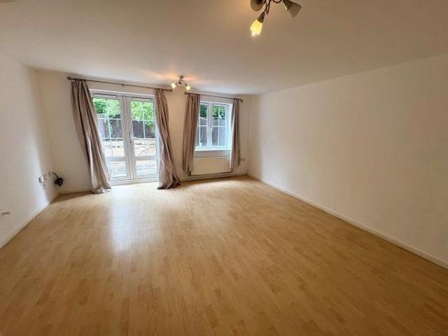 Georgina Close, Totton