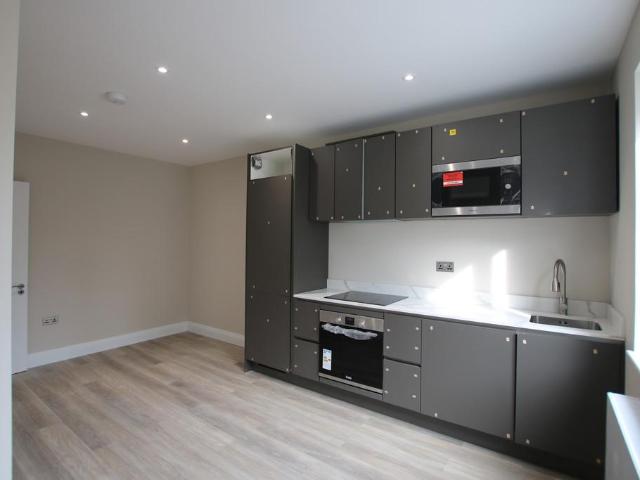 Geary Road, London, NW10 2 bed flat share to rent £2,600 pcm £600 pw