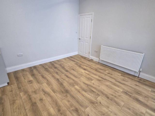 Geary Road, London NW10 4 bed terraced house to rent £3,700 pcm £854 pw