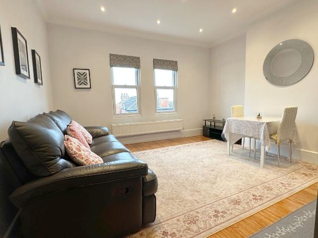 Gedling Grove, Arboretum NG7, 2 bed flat to rent, £1,300 pcm | PrimeLocation