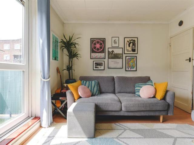 Geffrye Estate, Islington, London 2 bed flat to rent £2,500 pcm £577 pw