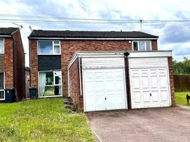 Gelert Avenue, Thurnby Lodge, LE5 2 bed semi detached house fo.