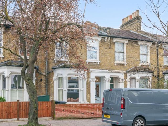 Gellatly Road, Nunhead, London, SE14 3 bed house to rent £3,650 pcm £842 pw