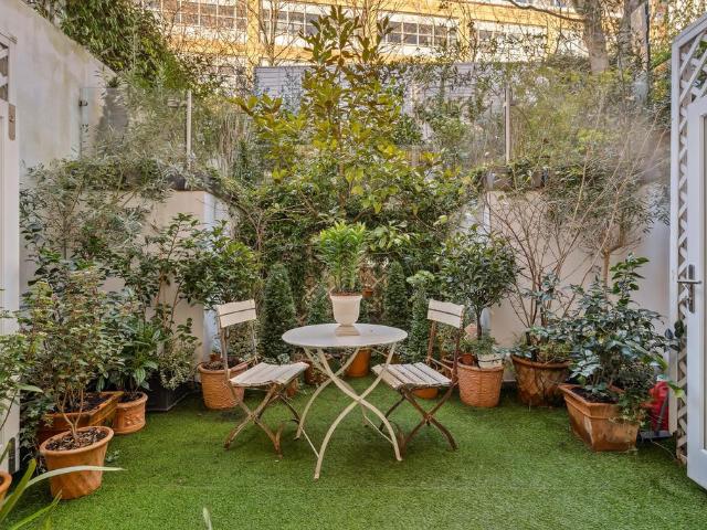 Gertrude Street, London, SW10 4 bed semi detached house to rent £13,867 pcm £3,200 pw