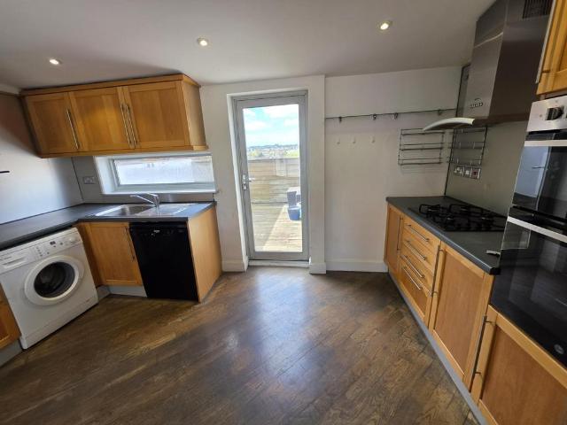 Gervase Street, London SE15 2 bed penthouse to rent £2,350 pcm £542 pw
