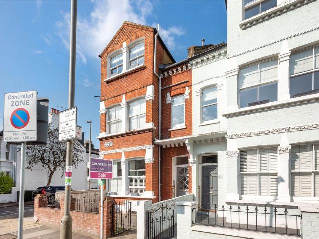 Geraldine Road, Wandsworth SW18, 2 bed flat to rent, £2,500 pcm | PrimeLocation