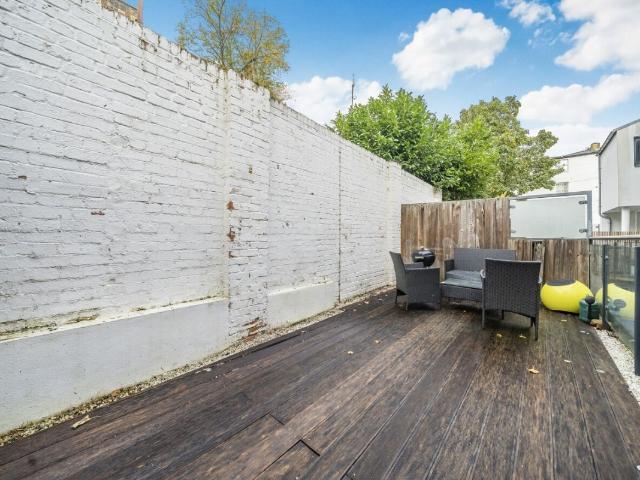 Gerards Place, Clapham Park Road, Clapham SW4, 2 bed maisonette to rent, £3,000 pcm | PrimeLocation