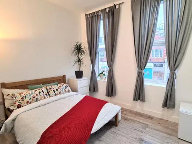 German Döner Kebab, 304 Kilburn High Road, London, NW6 2DB, United Kingdom | Room for rent #167692500 | Rentberry