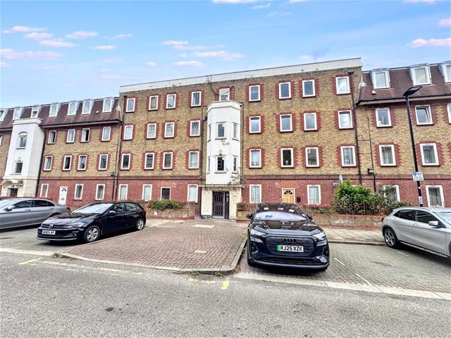 Germander Way, West Ham 2 bed flat to rent £1,800 pcm £415 pw