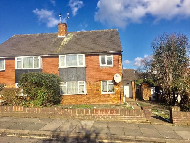 Gerrard Close, Oakwood N14, 2 bed flat to rent, £1,995 pcm | PrimeLocation