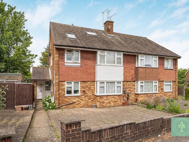 Gerrards Close, N14 4RH 2 bed maisonette to rent £1,850 pcm £427 pw