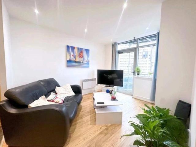 Gerry Raffles Square 2 room 1