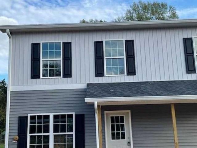 ! GET $100 OFF ! 3BR 2.5BA Home w/ Updated Kitchen • Stainless Appliances • Assigned Parking in Salisbury 3 Bedroom Apartment for Rent at 1207 Davis St, Salisbury, NC 28146