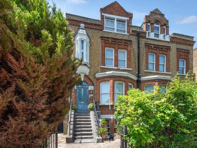 GF Left, 23 The Gardens SE22 1 bed apartment to rent £1,680 pcm £388 pw