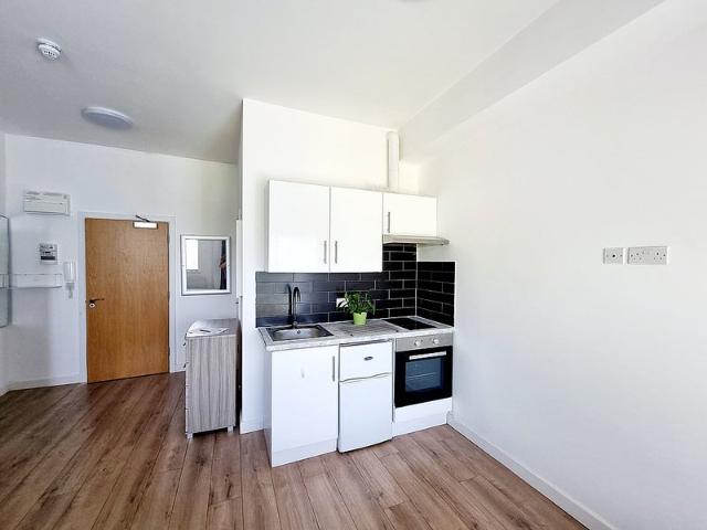 G/F Studio Call for a Viewing!