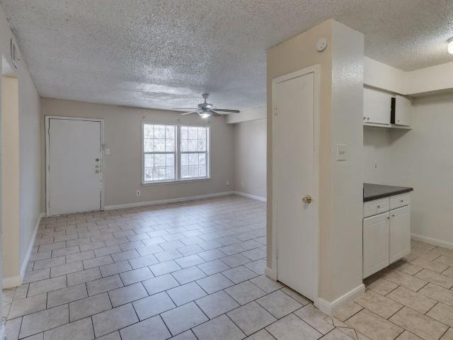 Gia IV @ Bellaire 1 Bedroom Apartment for Rent at 6120 Bellaire Blvd, Houston, TX 77081 Gulfton