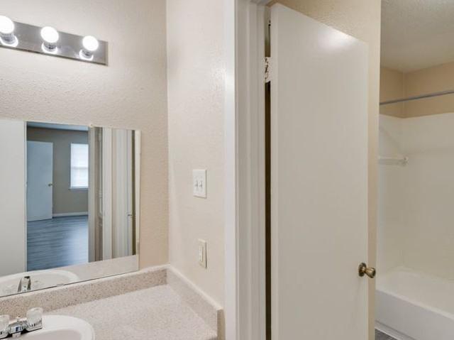 Gia @ Spring Branch 2 Bedroom Apartment for Rent at 1521 Sherwood Forest St, Houston, TX 77043 Spring Branch West