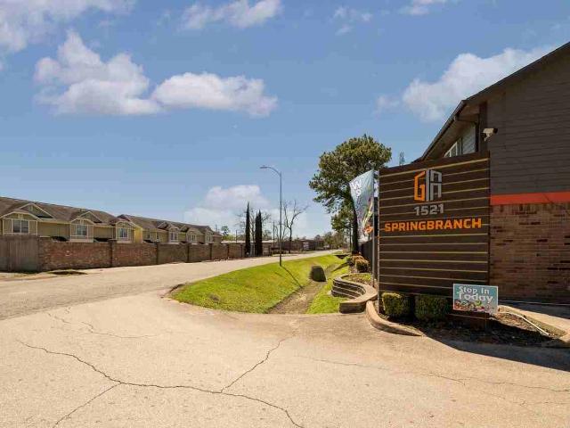 Gia @ Spring Branch 2 Bedroom Apartment for Rent at 1521 Sherwood Forest St, Houston, TX 77043 Spring Branch West