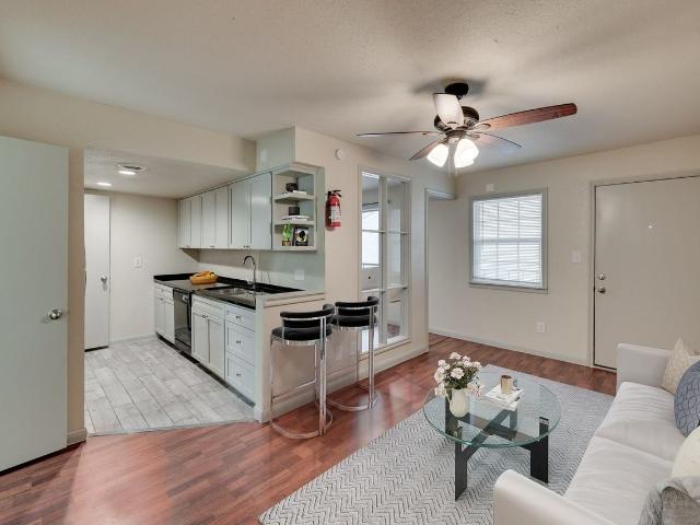 Gia @ Westchase 2 Bedroom Apartment for Rent at 10010 Westpark Dr, Houston, TX 77042 Westchase