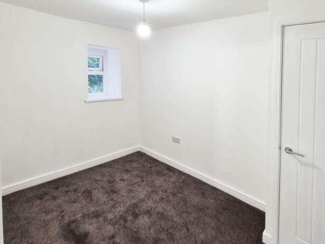 Giants Grave Road, Briton Ferry, SA11