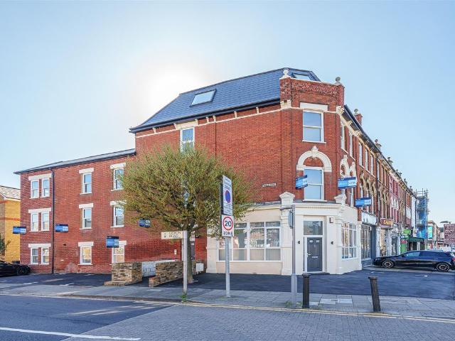 Gibbon Mews, Kingston Upon Thames KT2, 1 bed flat to rent, £1,750 pcm | PrimeLocation