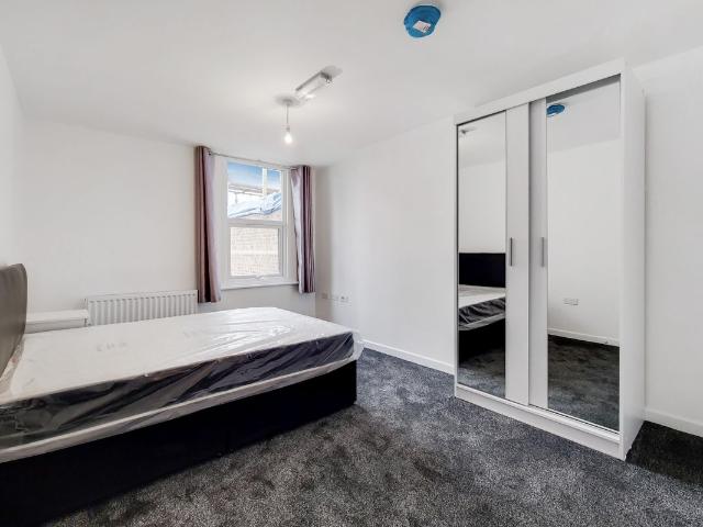 Gibbon Mews, Kingston Upon Thames KT2, Room to rent, £1,250 pcm | PrimeLocation