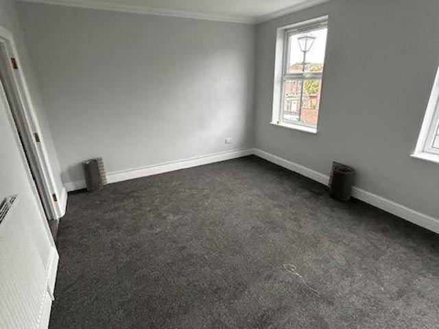 Gibbon Road, London SE15 5 bed terraced house to rent £4,250 pcm £981 pw