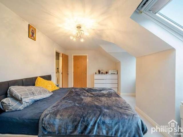 Gibbs Couch, Watford, WD19