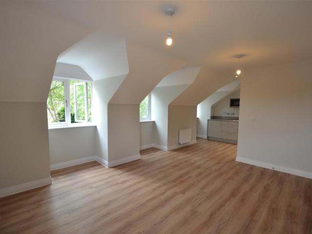GibbsCouchCarpendersPark,Watford
