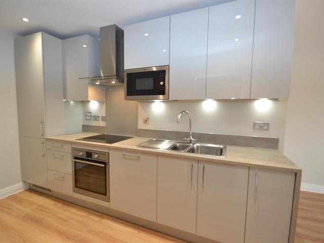 GibbsCouchCarpendersPark,Watford