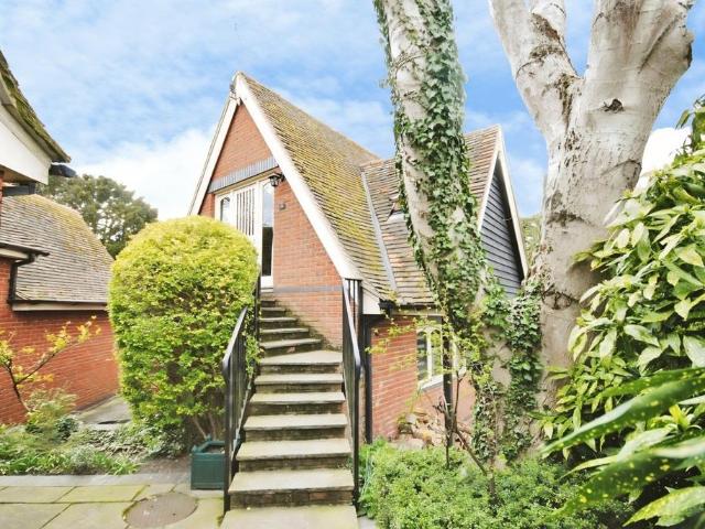 Gibson Close, Essex CB10 1 bed apartment to rent £1,000 pcm £231 pw