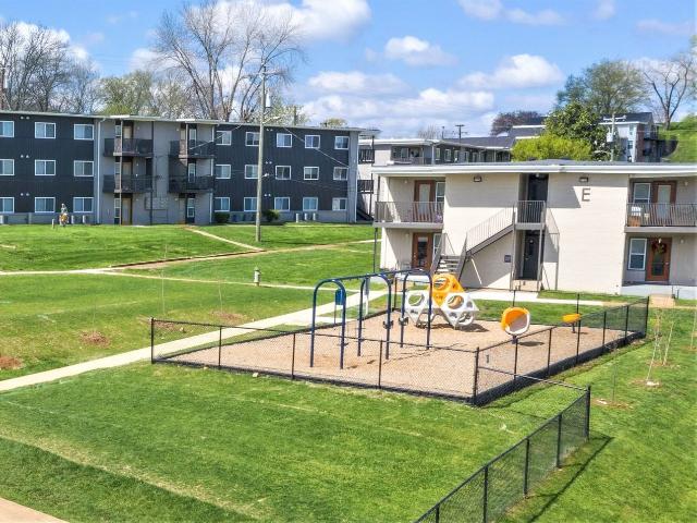 Gibson Creek 2 Bedroom Apartment for Rent at 300 E Webster St, Nashville, TN 37115 Madison