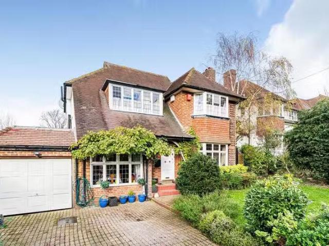 Gibsons Hill, Streatham 4 bed detached house for sale £1,200.