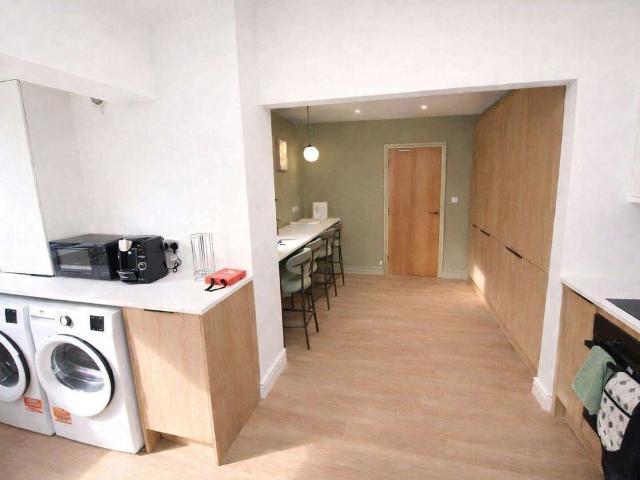 Gidlow Lane Room 1
