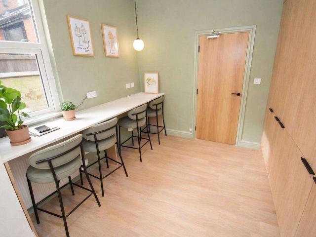 Gidlow Lane Room 2