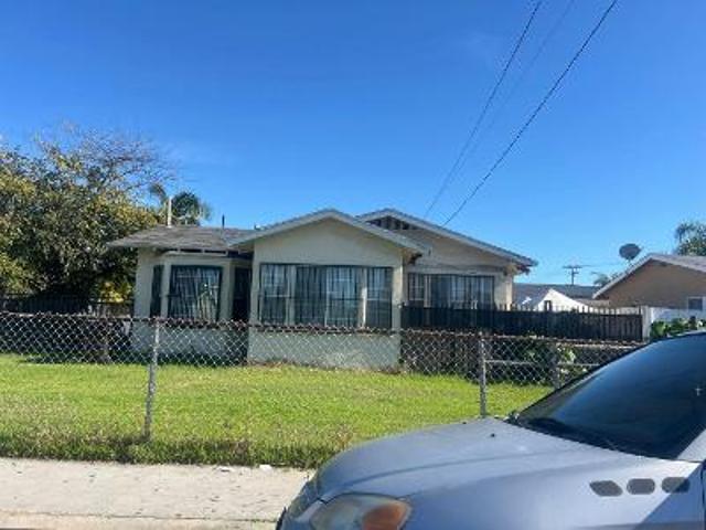 Gifford Ave