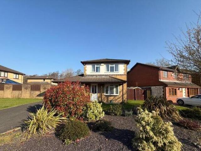 Gifford Close, Two Locks, 3 Bedroom Detached