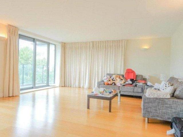 Gifford Street, Islington, London, N1 2 bed apartment to rent £2,850 pcm £658 pw