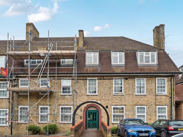 Gilton Road, London SE6, 3 bed flat to rent, £2,000 pcm | PrimeLocation