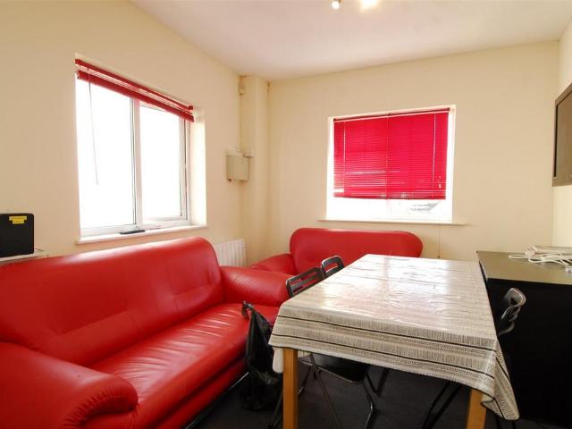 Gilwell Street, Plymouth PL4 2 bed flat to rent £1,309 pcm £302 pw