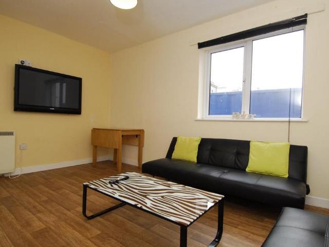 Gilwell Street, Plymouth PL4 2 bed flat to rent £1,326 pcm £306 pw