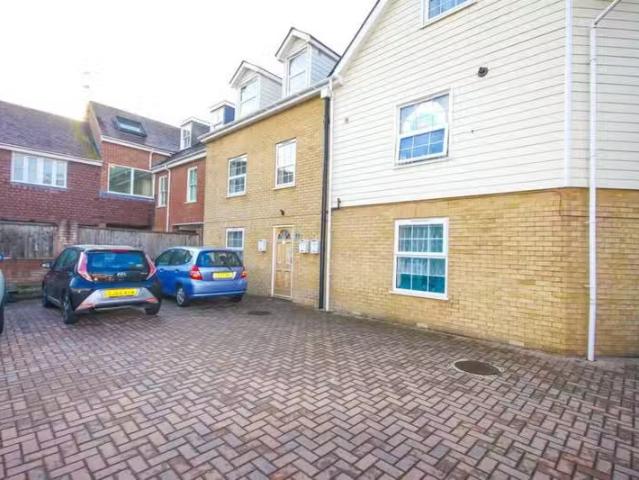 Gilbert Court, Fairview Road. 2 bed apartment to rent £1,100.