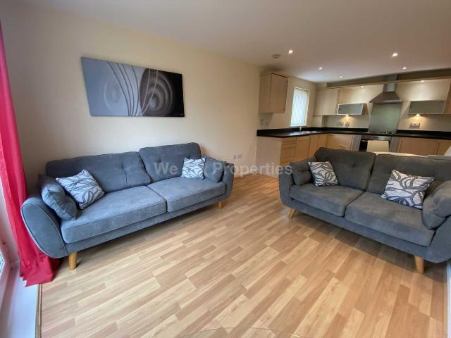 Gilbert House, Salford Quays M5, 3 bed flat to rent, £1,350 pcm | PrimeLocation