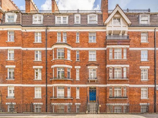 Gilbert Street, London W1K 3 bed flat to rent £6,717 pcm £1,550 pw